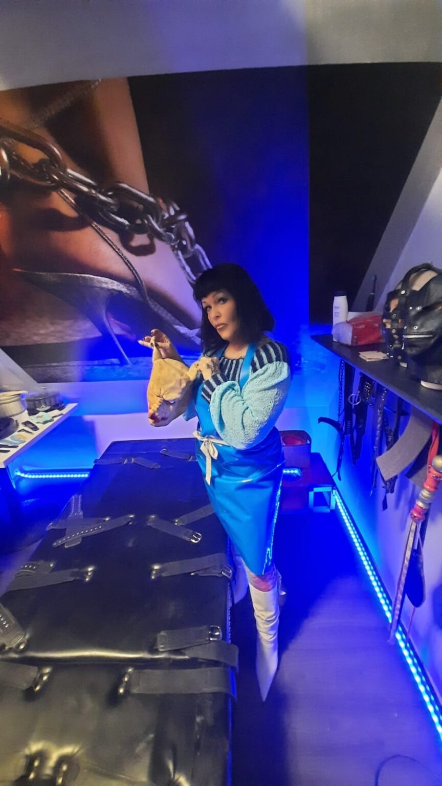 Domina Lady Ronja – Domina und Klinikerotik Hamburg